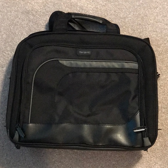 Targus | Bags | Targus Briefcase Laptop Bag With Shoulder Strap | Poshmark